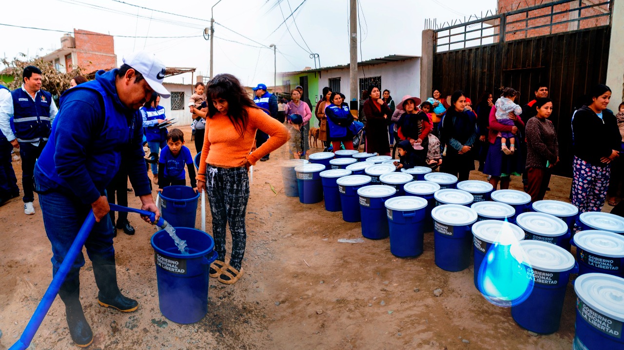GORE La Libertad entrega más de un millón de litros de agua potable ...