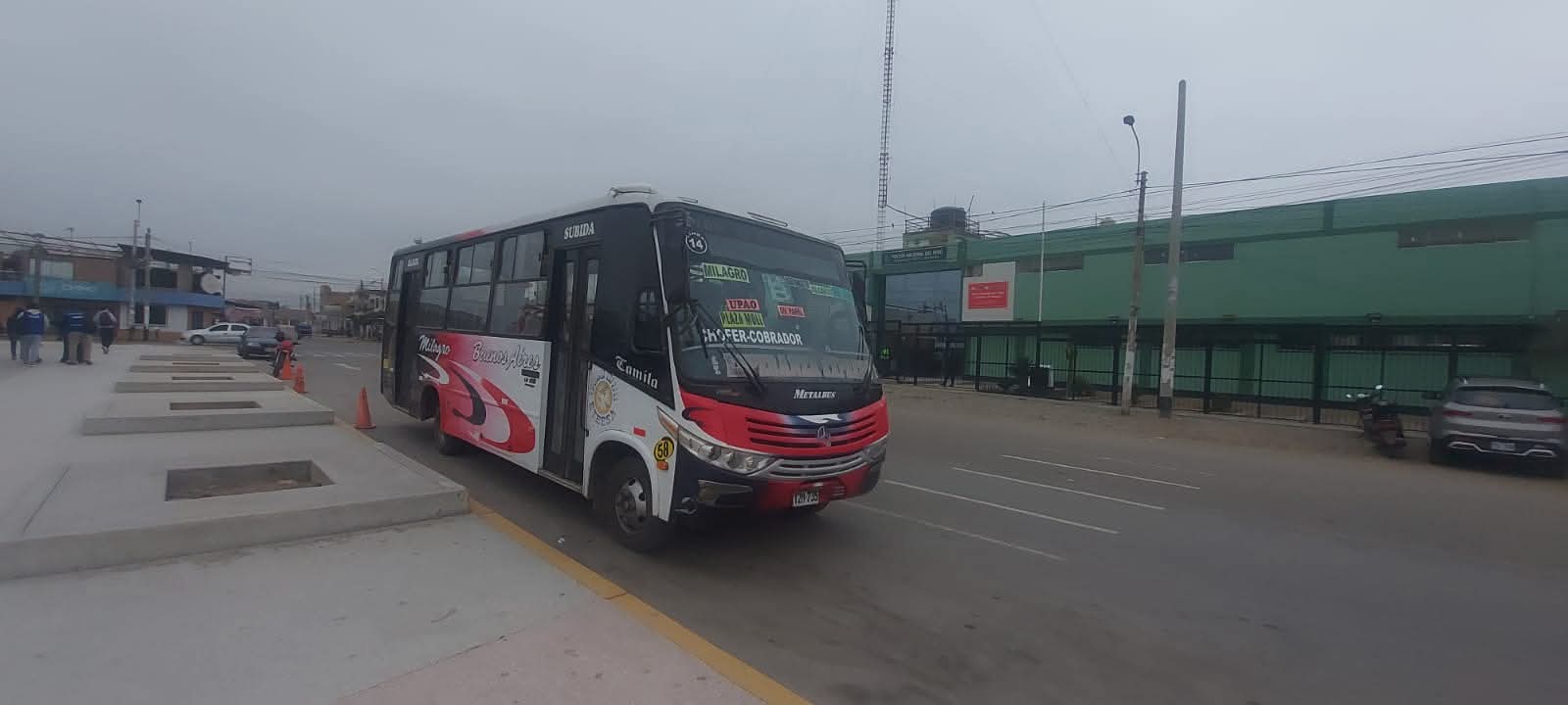 Trujillo: balean a micro con pasajeros a bordo en El Milagro